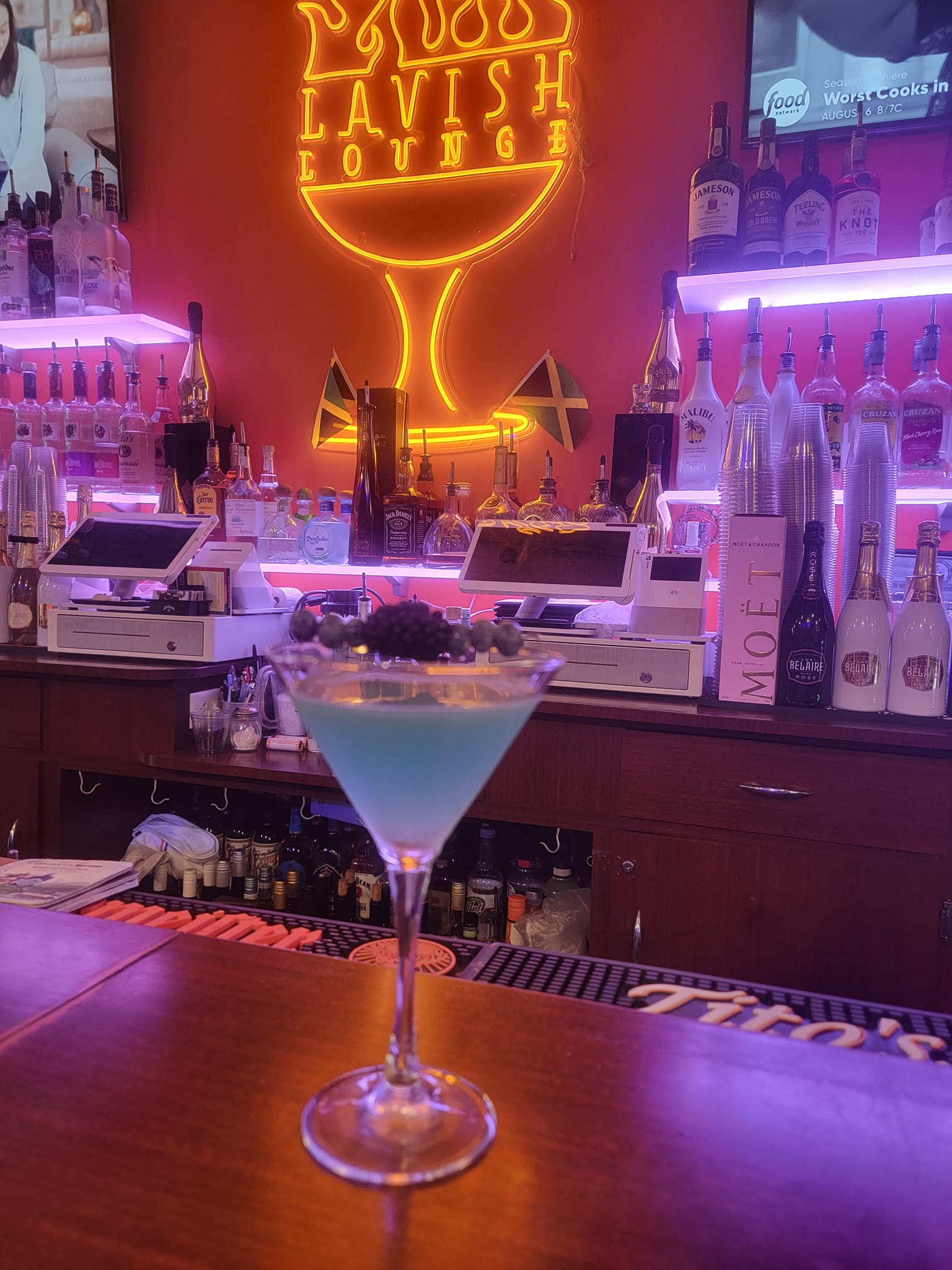 Lavish Lounge | TourCayuga